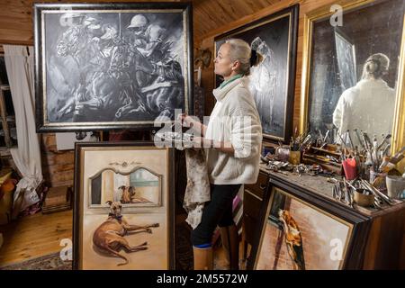 Picture shows artist Debbie Harris working in her garden studio based ...