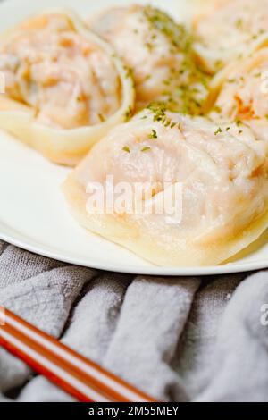 kimchimandu, Korean kimchi dumpling : Kimchi dumplings are stuffed with ...