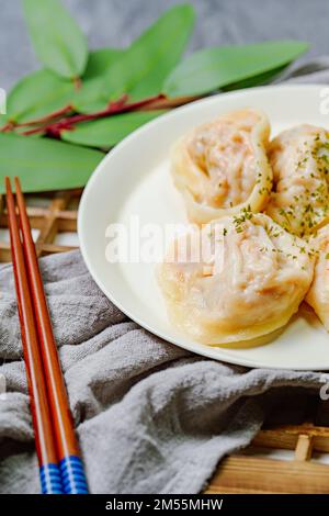 kimchimandu, Korean kimchi dumpling : Kimchi dumplings are stuffed with ...