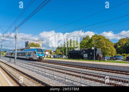 Celje, Slovenia - Oktober 03, 2022: Slovenian Railways electric public ...