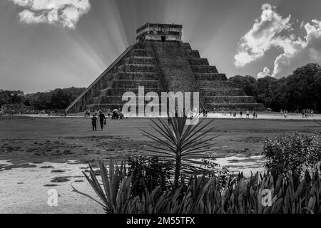 An aerial view of Chichen Itza building in Yucatan Stock Photo - Alamy