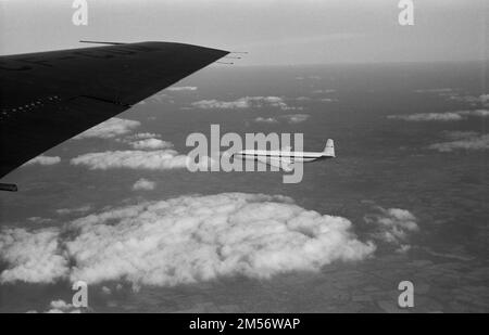 The de Havilland DH.106 Comet first test flights Stock Photo - Alamy