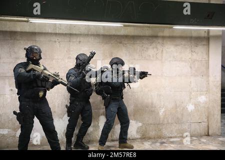 Members of the Special Support Units (SSU) of Bosnia-Herzegovina State ...