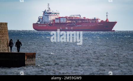 Sassnitz, Germany. 27th Dec, 2022. The LNG shuttle tanker "Coral Favia ...