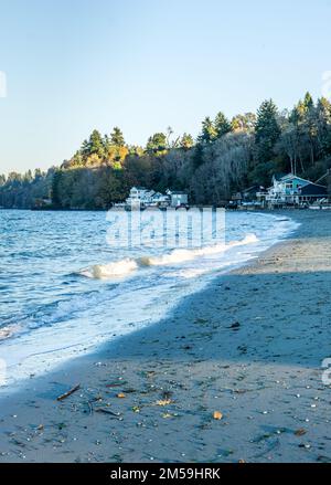 A view of the shoreline at Dash Point, Washington Stock Photo - Alamy
