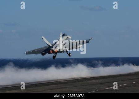 F/A-18E Super Hornet maneuvering breaking the sound barrier F18 F-18 ...