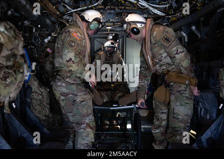 U.S. Soldiers with 8th Forward Resuscitation and Surgical Detachment ...