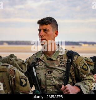 Elements of the 101st Airborne Division (Air Assault) and Fort Campbell ...