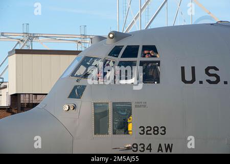 A 934th Airlift Wing C-130 with Aircrew, maintainers and cargo en route ...