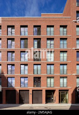 Overall view from front. Varcoe Road, London, United Kingdom. Architect ...