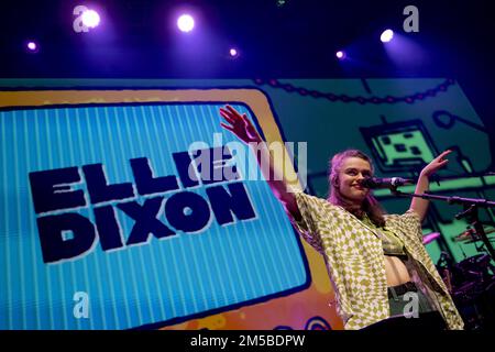 LONDON, ENGLAND: Ellie Dixon performs on stage supporting Sam Ryder at ...