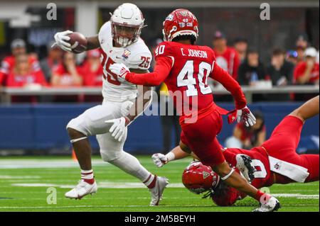 Washington State running back Nakia Watson (25) carries the ball during ...