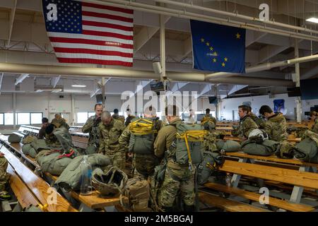 U.S. Airmen assigned to the Special Operations Task Force-East Africa ...