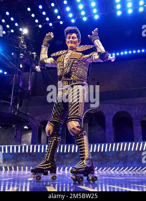 Bochum, Germany. 07th Dec, 2022. Reva Rice ("Mama") stands next to dpa ...