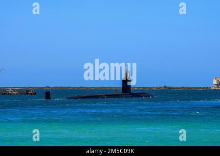 The commander of Submarine Squadron 4 departs for operational duties ...