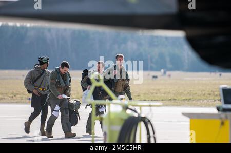 U.S. Air Force Col. Sean Lowe, 48th Operations Group commander, left ...