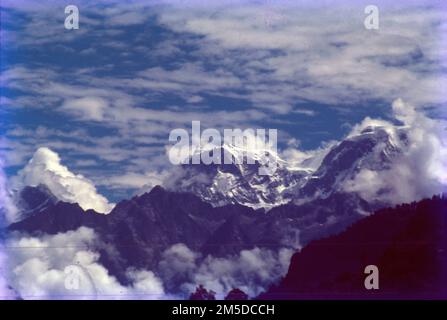 Snow peaks of Neelkanth and Narayan mountains in Badrinath, Uttarakhand ...