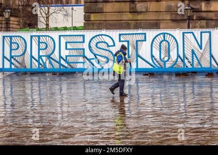 Preston, Lancashire. 28 Dec 2022, UK Weather. Shops, shoppers, shopping ...