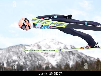 Oberstdorf, Germany. 28th Dec, 2022. Nordic skiing/ski jumping, World ...