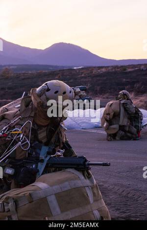 U.S. Reconnaissance Marines with Amphibious Reconnaissance Force (ARF ...