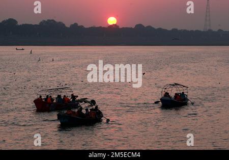 Prayagraj, India. 28/12/2022, Indians enjoying boating at sangam ...