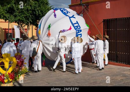 Farolero dancers representing lamplighters with their stylized lanterns ...