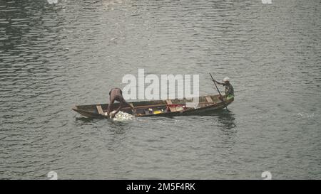 Fisherman in Lagos Lagoon Stock Photo - Alamy