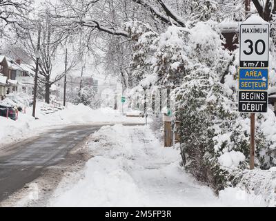 Heavy snowfall in Canada's capital turn the city into a winter ...