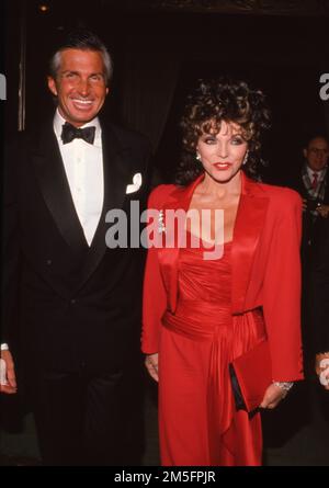 Joan Collins 1989 Credit: Ralph Dominguez/MediaPunch Stock Photo - Alamy
