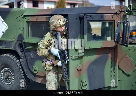 U.S. Army Soldier assigned to the 718th Ordnance Company participates ...