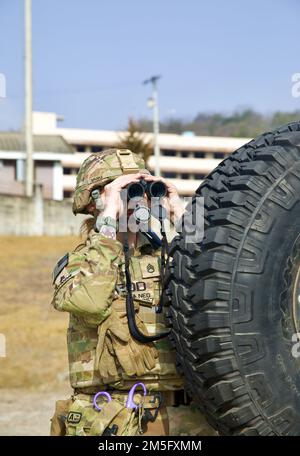 U.S. Army Soldier assigned to the 718th Ordnance Company participates ...