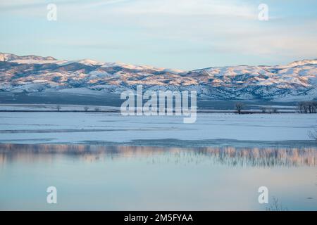 Topaz Lake sits on the state line between California and Nevada on U.S ...