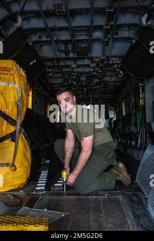 Mechanics from Marine Heavy Helicopter Squadron 464 use preheaters on ...