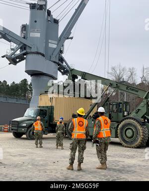 Sailors from Navy Cargo Handling Battalion (NCHB) 1 and NCHB-5 offload ...