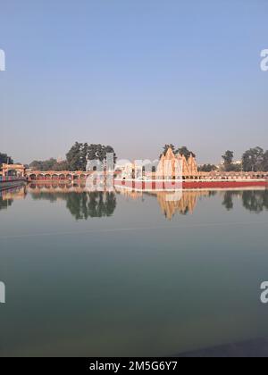 Sarveshwar Mahadev Temple at Brahma Sarovar inr, Kurukshetra, Haryana ...