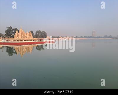 Shri Sarveshwar Mahadev Temple at Brahma Sarovar in Kurukshetra ...