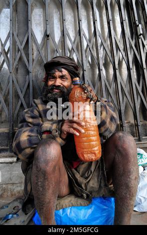 Homeless man in Calcutta, India Stock Photo - Alamy