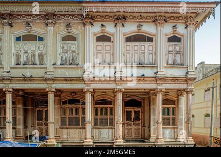01 28 2010 European flavour old Havelis and Victorian mansions at Bohra ...