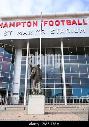 Ted bates statue at entrance to Southampton Football Club St Mary;'s ...