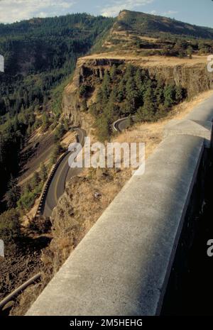 Rowena curves, Historic Columbia River Highway, Columbia River Gorge ...