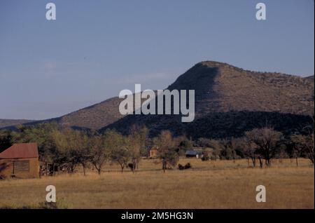 Billy the Kid Trail - Steep Hills and Farmland Stock Photo - Alamy