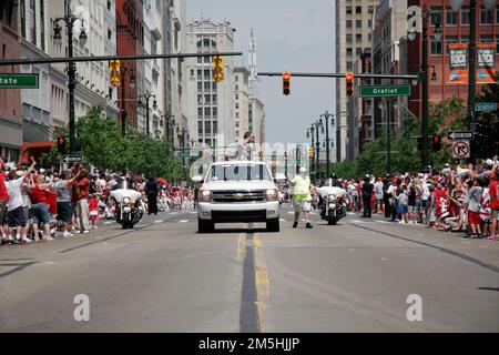 Police motorcycles escort the 2008 Stanley Cup winners down Woodward ...