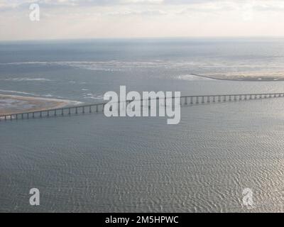 Bonner Bridge Oregon Inlet outer banks north carolina Stock Photo - Alamy