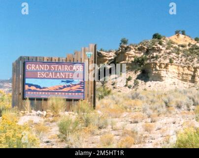 Scenic Byway 12 - Welcome to the Grand Staircase Stock Photo - Alamy