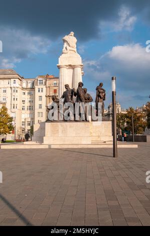 ⁨Monument of Count István Tisza Stock Photo - Alamy