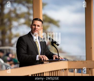 Sergeant Major of the Army Dan Dailey (Center) stands with US Military ...