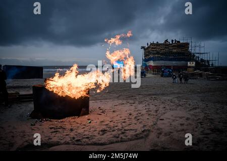 DUINDORP - The construction of the bonfire pile on Duindorp beach. The ...