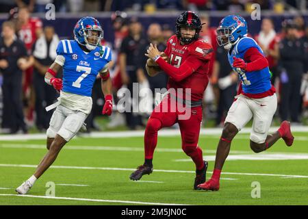 Mississippi safety AJ Finley (21) tackles Kentucky wide receiver ...
