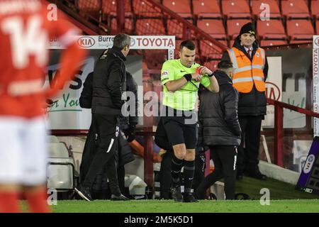 Referee Ben Speedie gives Michael Duff manager of Barnsley a red card ...