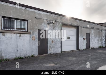 The loading dock of a generic small building Stock Photo - Alamy